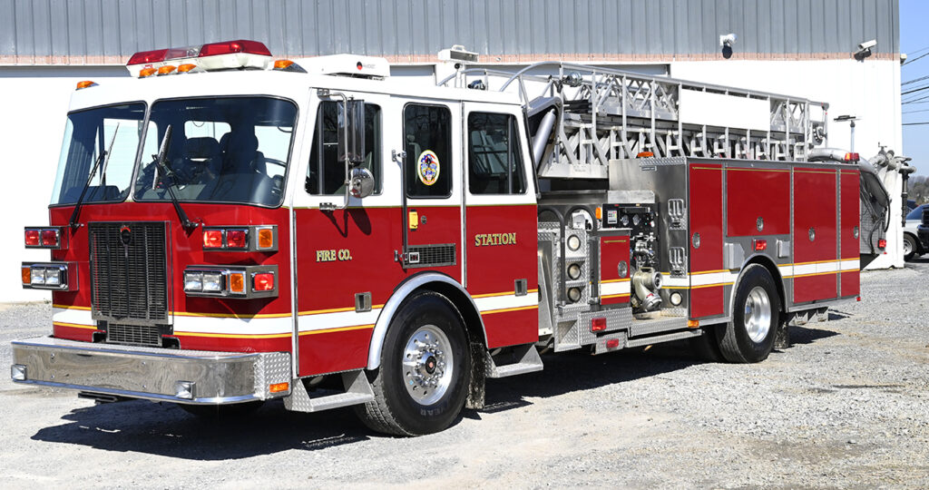 SOLD SOLD 1999 Sutphen 70' Quint Midmount 1500/400 Platform - Command ...