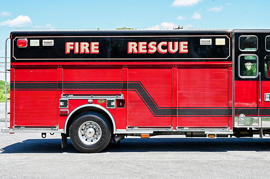 SOLD SOLD SOLD 2002 KME Non Walk-In Heavy Rescue with Cascade - Command ...