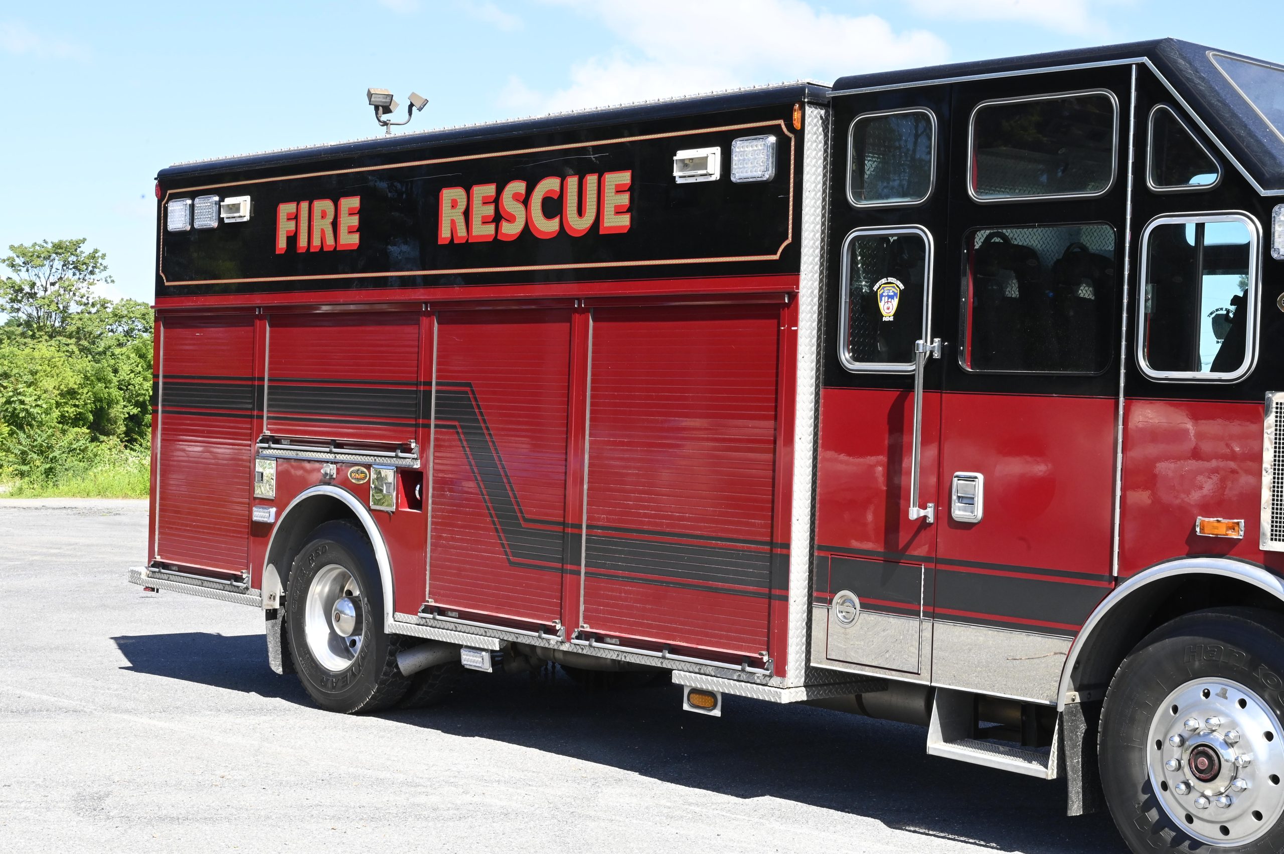 SOLD SOLD SOLD 2002 KME Non Walk-In Heavy Rescue with Cascade - Command ...