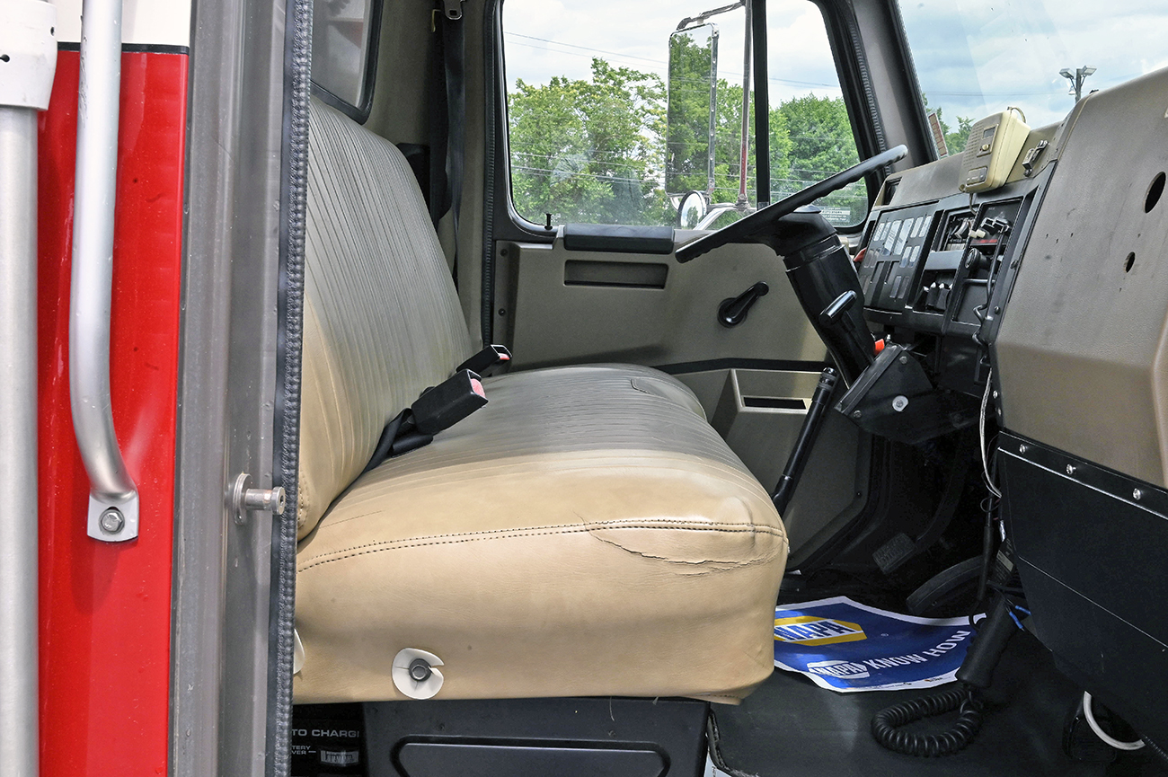 SOLD SOLD SOLD 1991 International Medium Duty Walk-In Rescue - Command ...