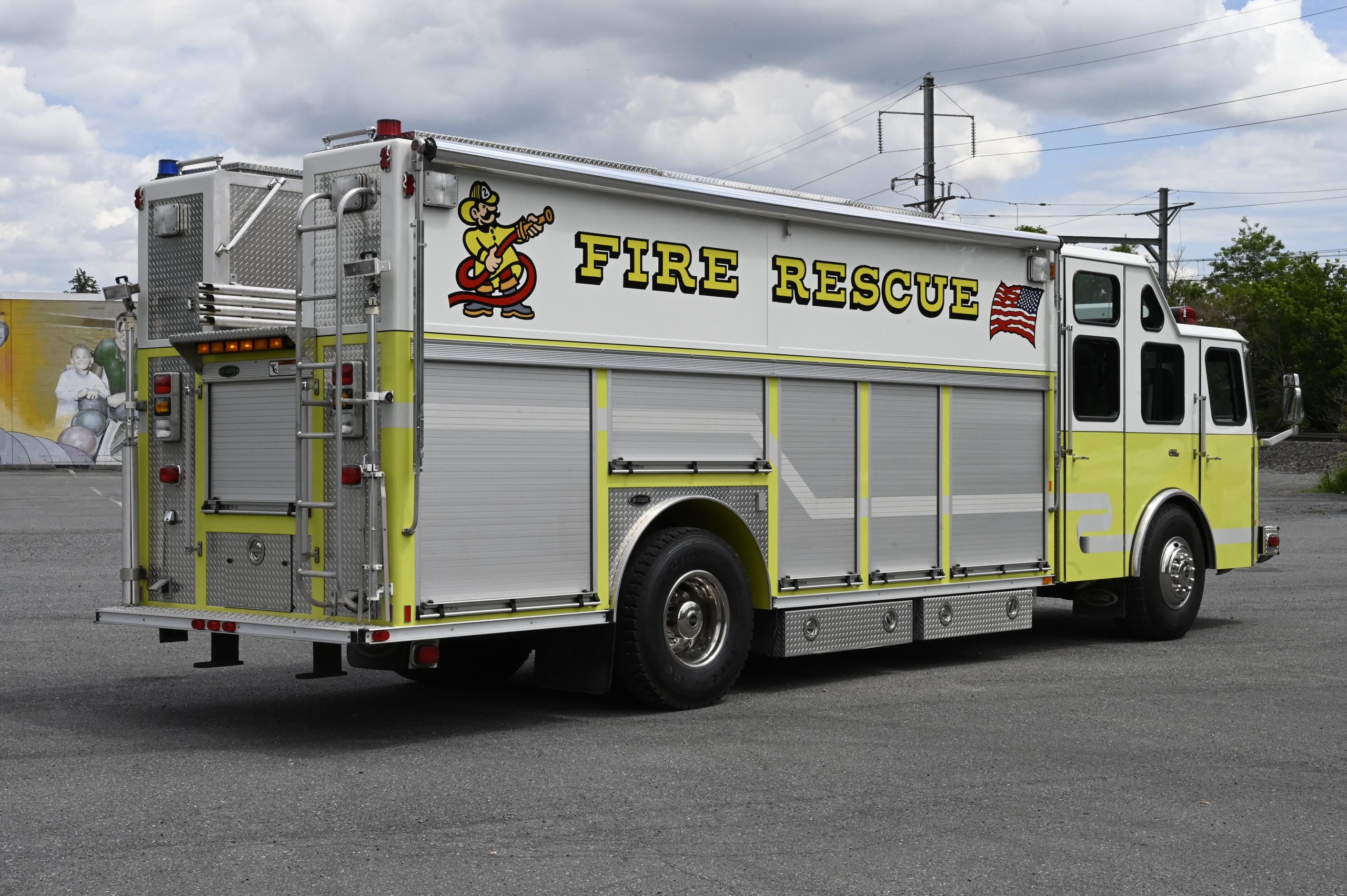 1998 E-One Non Walk-In Heavy Rescue with Cascade - Command Fire ...