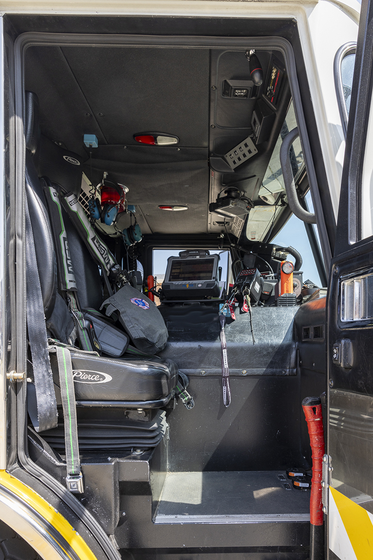 SOLD SOLD SOLD 2002 Pierce 105' Aerial Quint - Command Fire Apparatus LLC