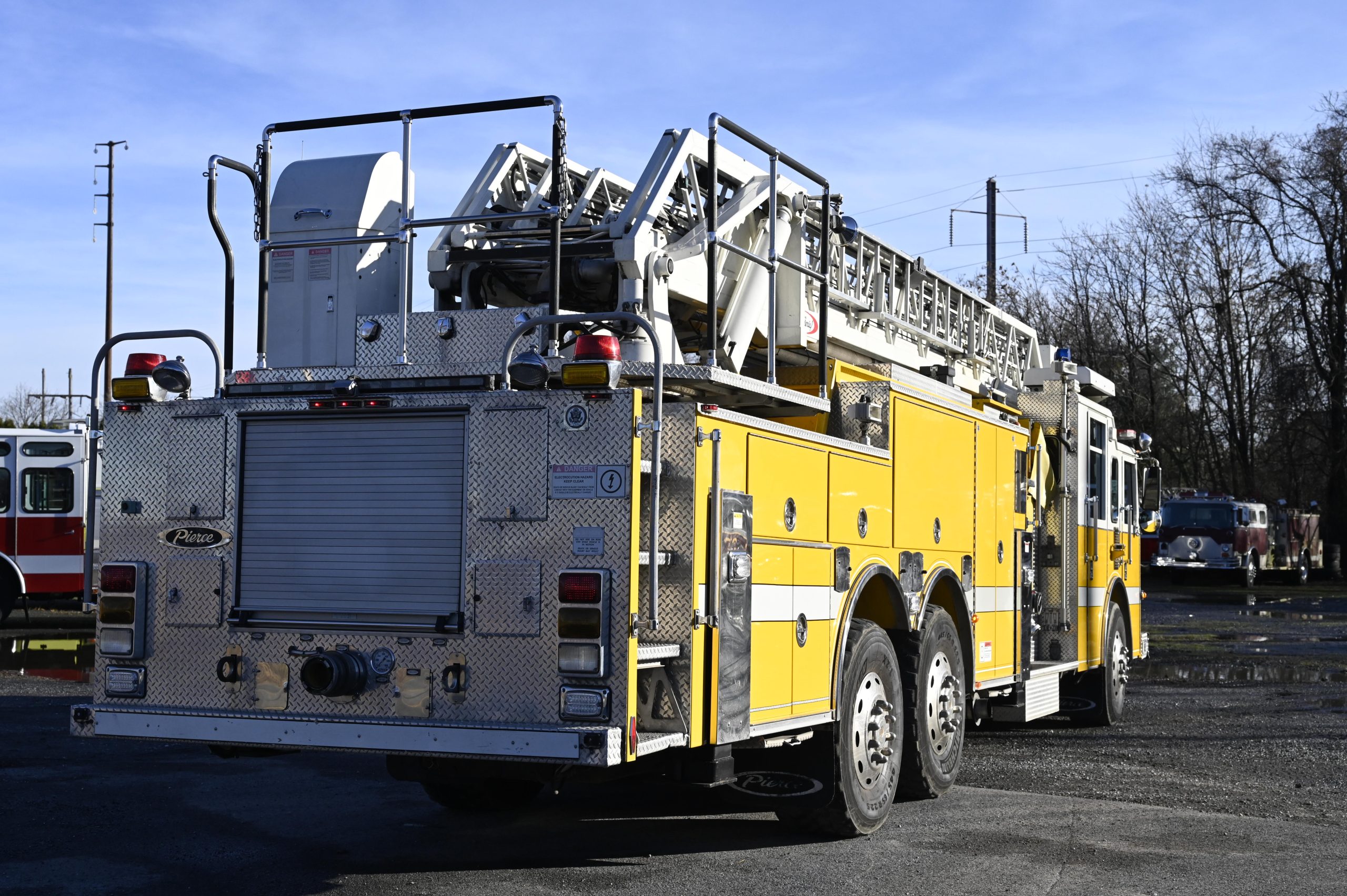 SOLD SOLD SOLD 2002 Pierce 105' Aerial Quint - Command Fire Apparatus LLC