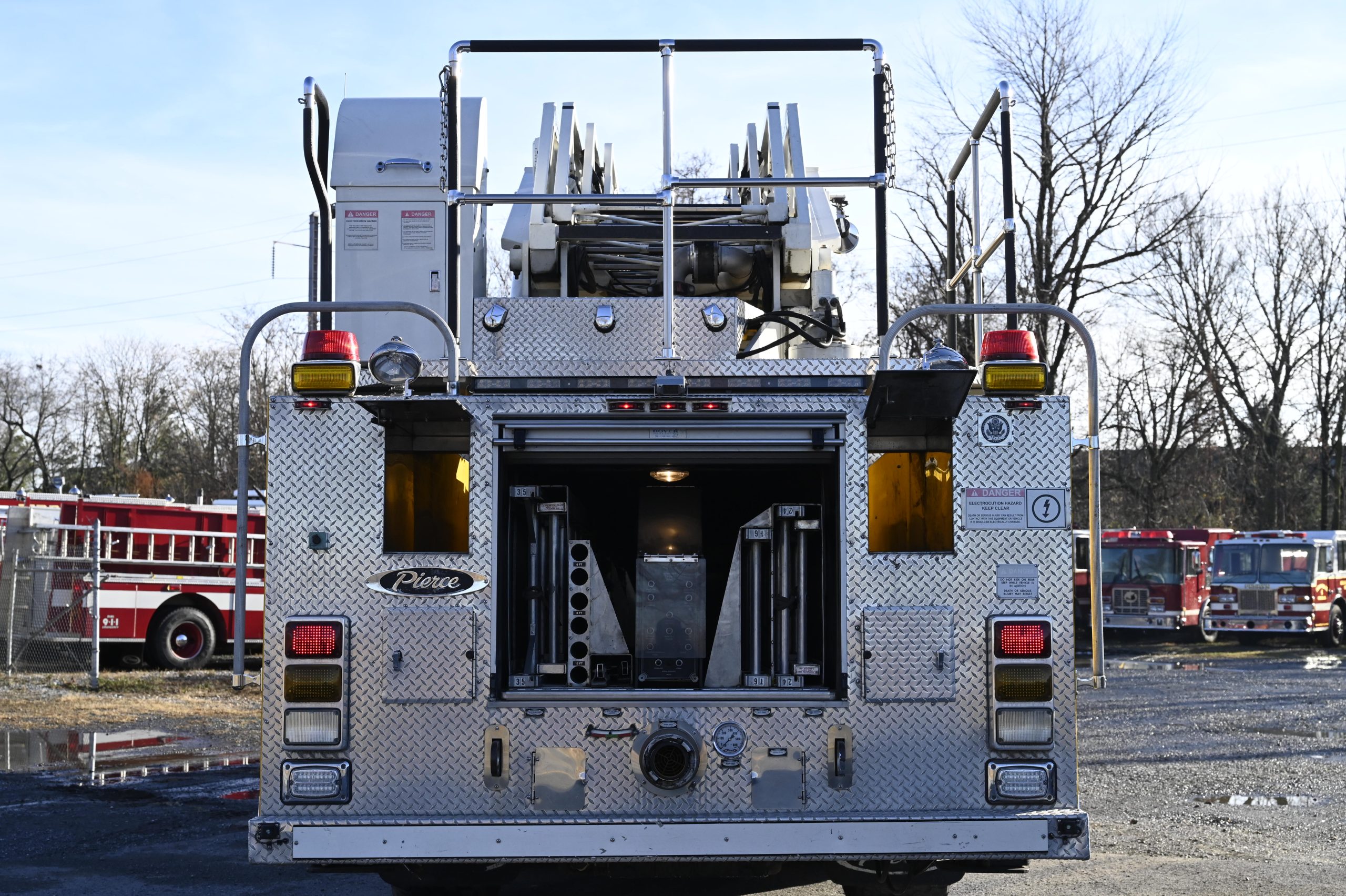 SOLD SOLD SOLD 2002 Pierce 105' Aerial Quint - Command Fire Apparatus LLC