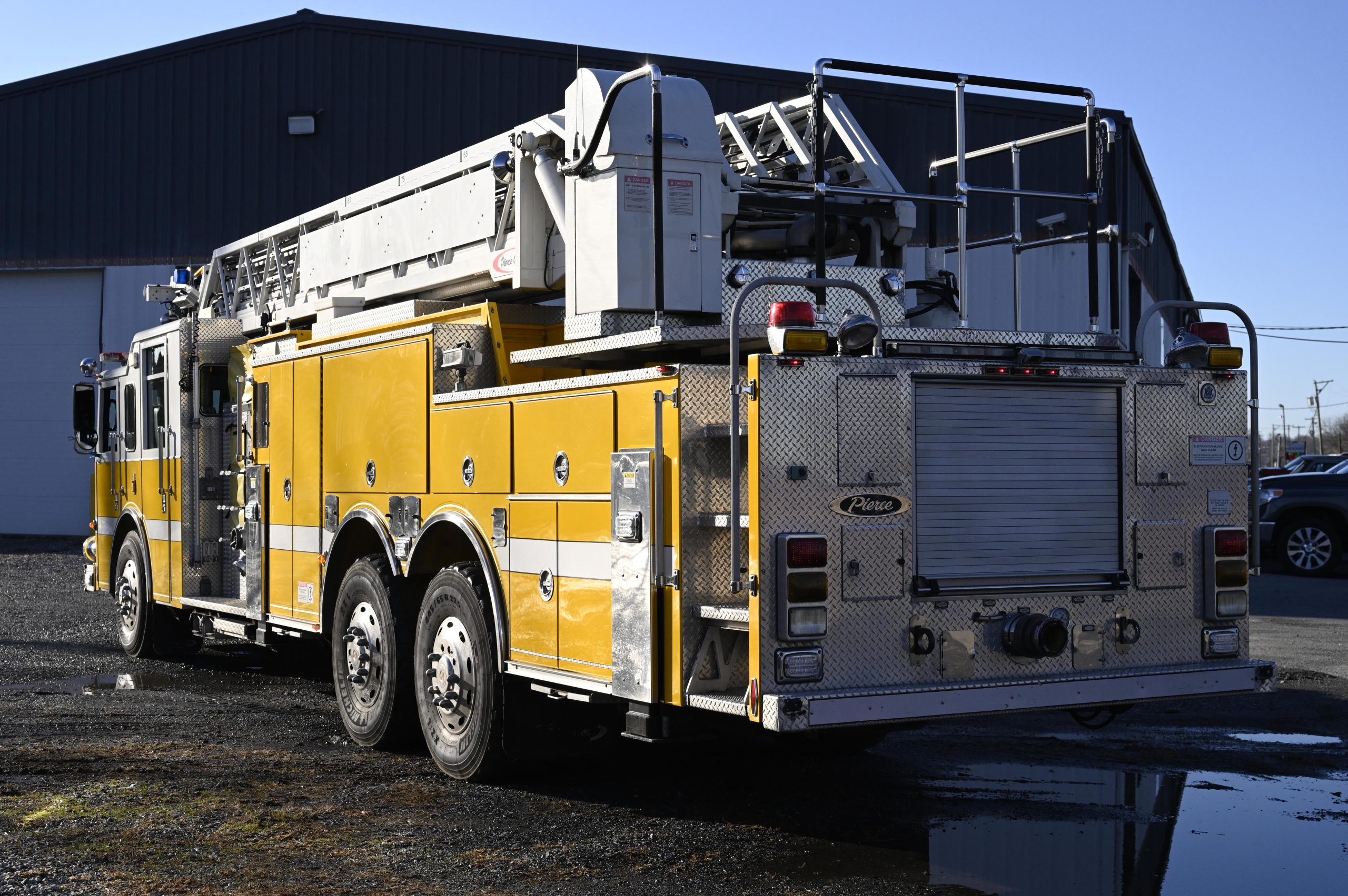 SOLD SOLD SOLD 2002 Pierce 105' Aerial Quint - Command Fire Apparatus LLC
